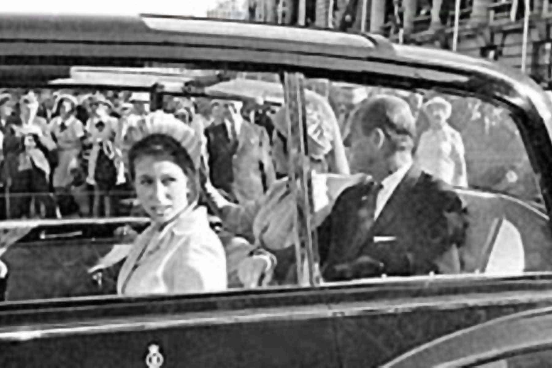 Funeral Cars Hearses Jaguar Rolls Royce | Gee & Hickton